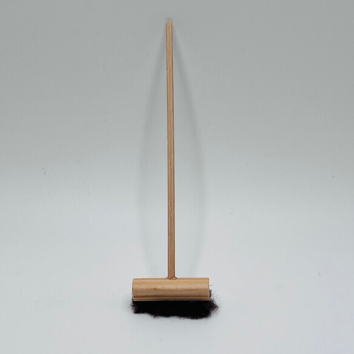 Broom - 1/12 Scale Dollhouse Miniature – Freedom Miniatures