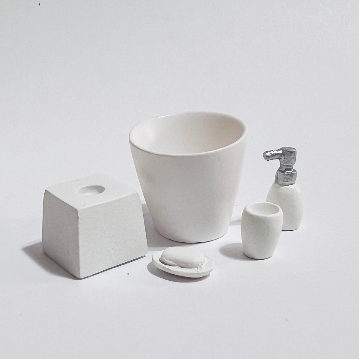 White Bathroom Set - 5 Pieces - 1/12 Scale Miniature – Freedom Miniatures